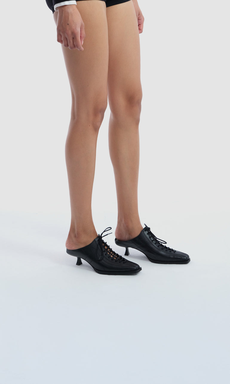 Vegan Leather Shoes Made From Apple Waste – Prev